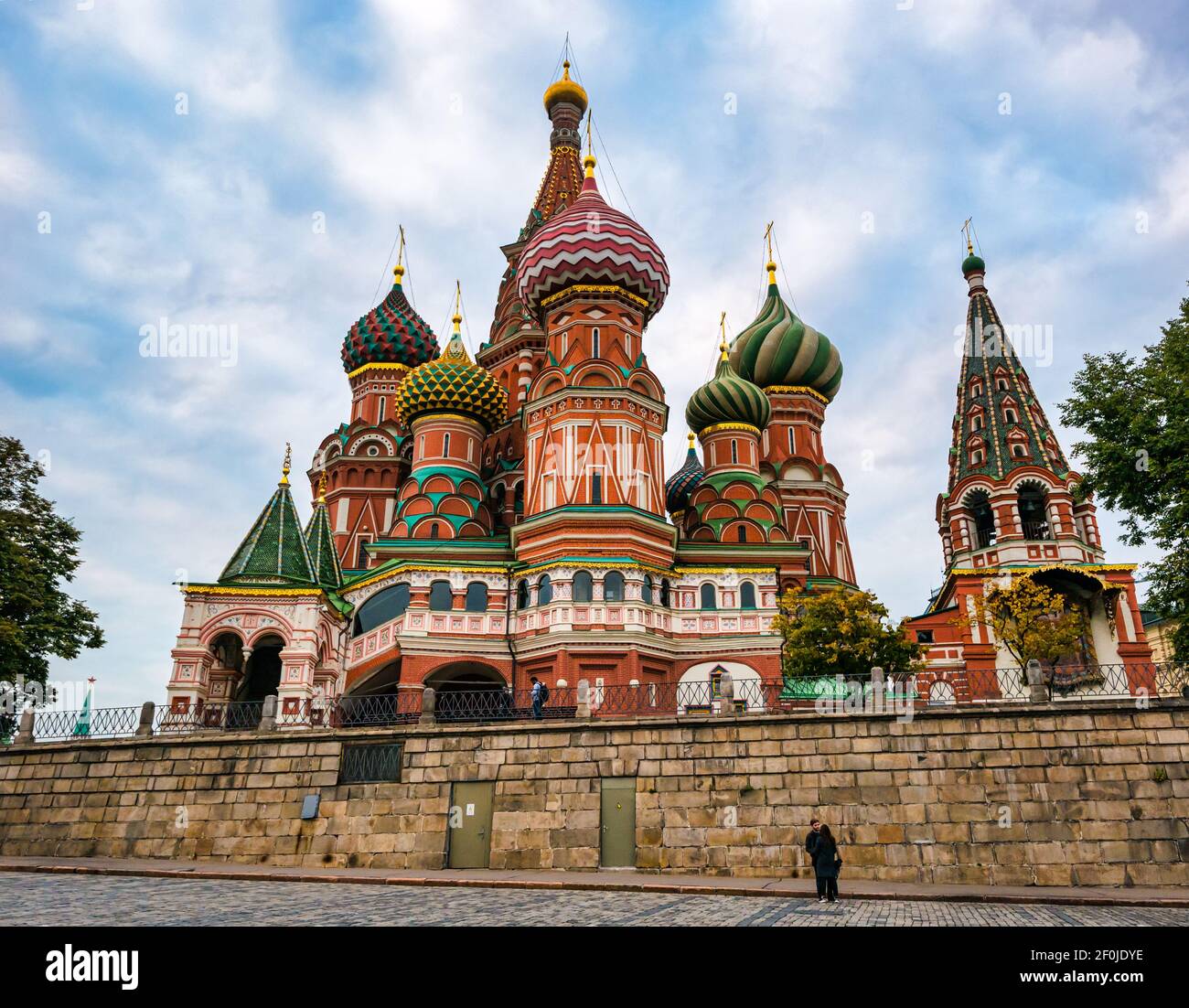 Colourful onion domes of St Basil's cathedral, Red Square, Moscow ...