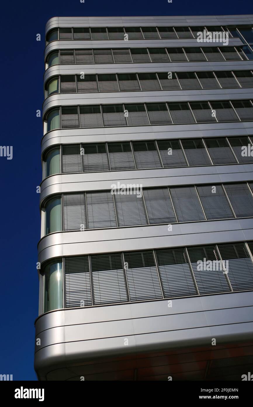 Contrasting with shiny modern architecture hi-res stock photography and ...