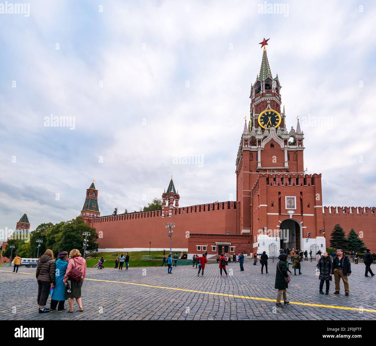 Spasskaya Tower, and Kremlin Towers, Kremlin wall, Red square, Moscow ...