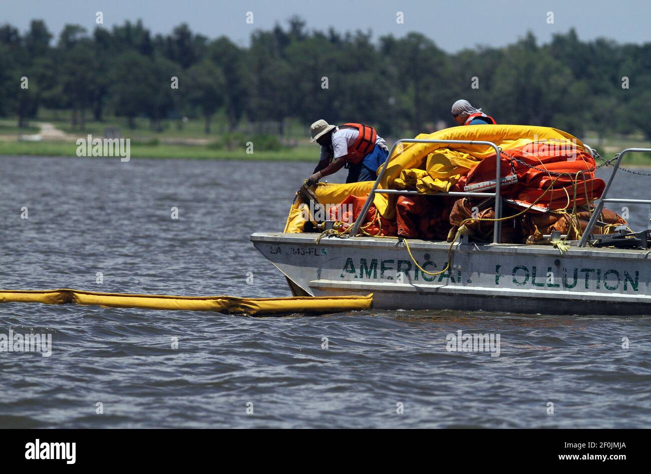 Workers set boom in the MIssissippi Sound as oil from the Deepwater ...