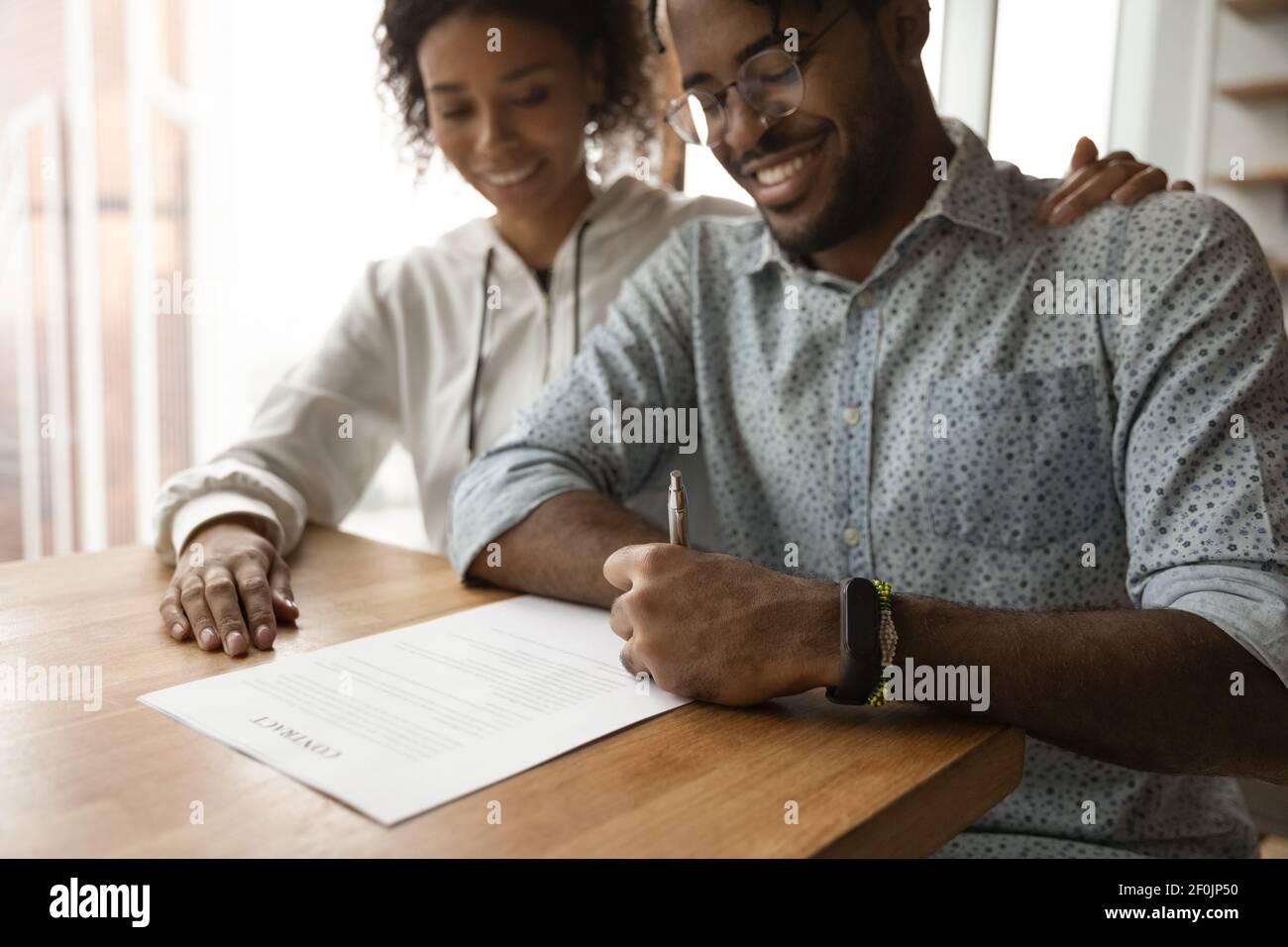 Smiling african american family hi-res stock photography and images - Alamy
