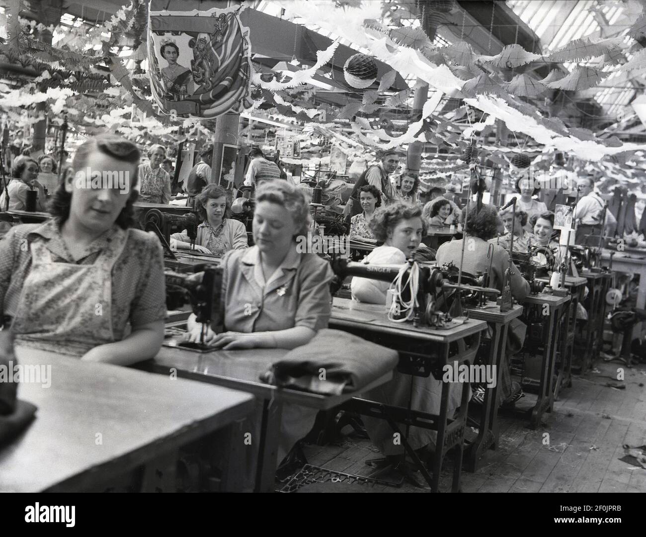 Women in the 1950's sewing hi-res stock photography and images - Alamy