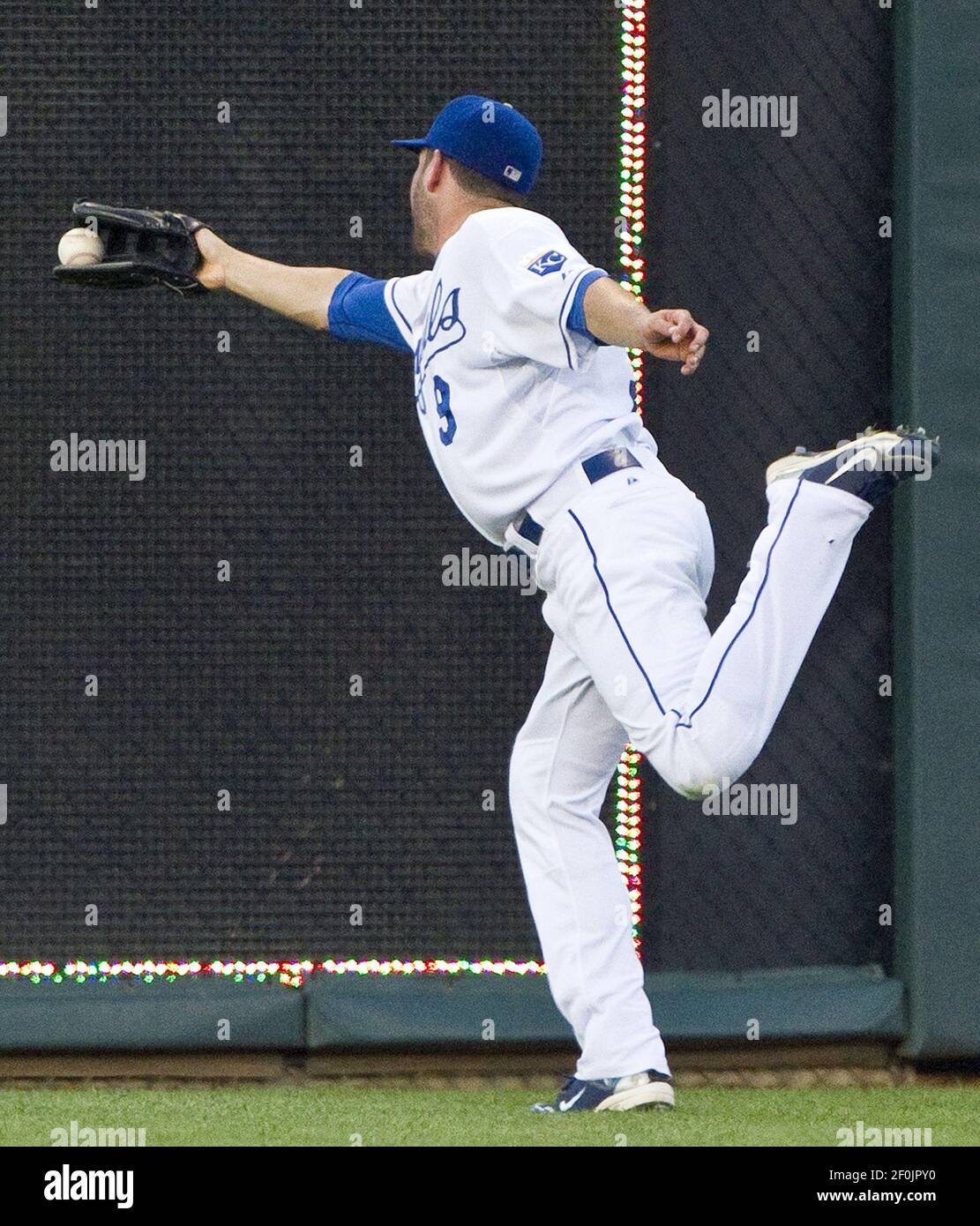 Kansas City Royals center fielder David DeJesus makes a snowcone catch ...