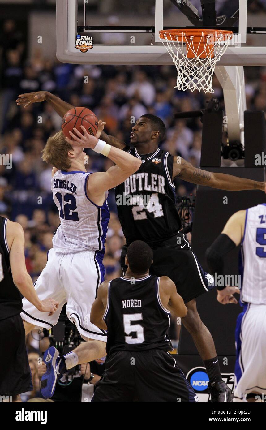 Avery Jukes of Butler (24) tries to block Kyle Singler of Duke (12) in ...