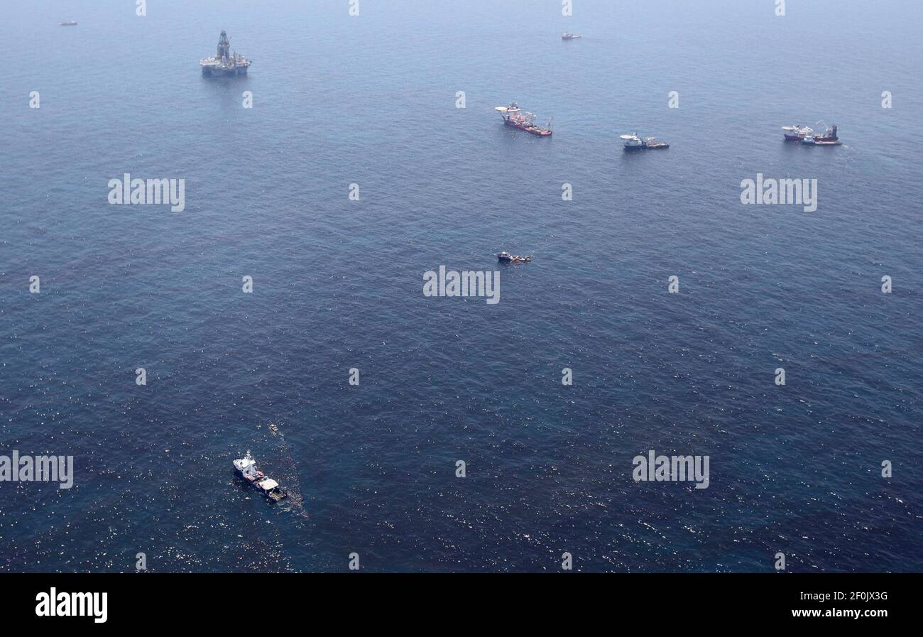 Work continues where a Deepwater Horizon drilling rig exploded on April ...