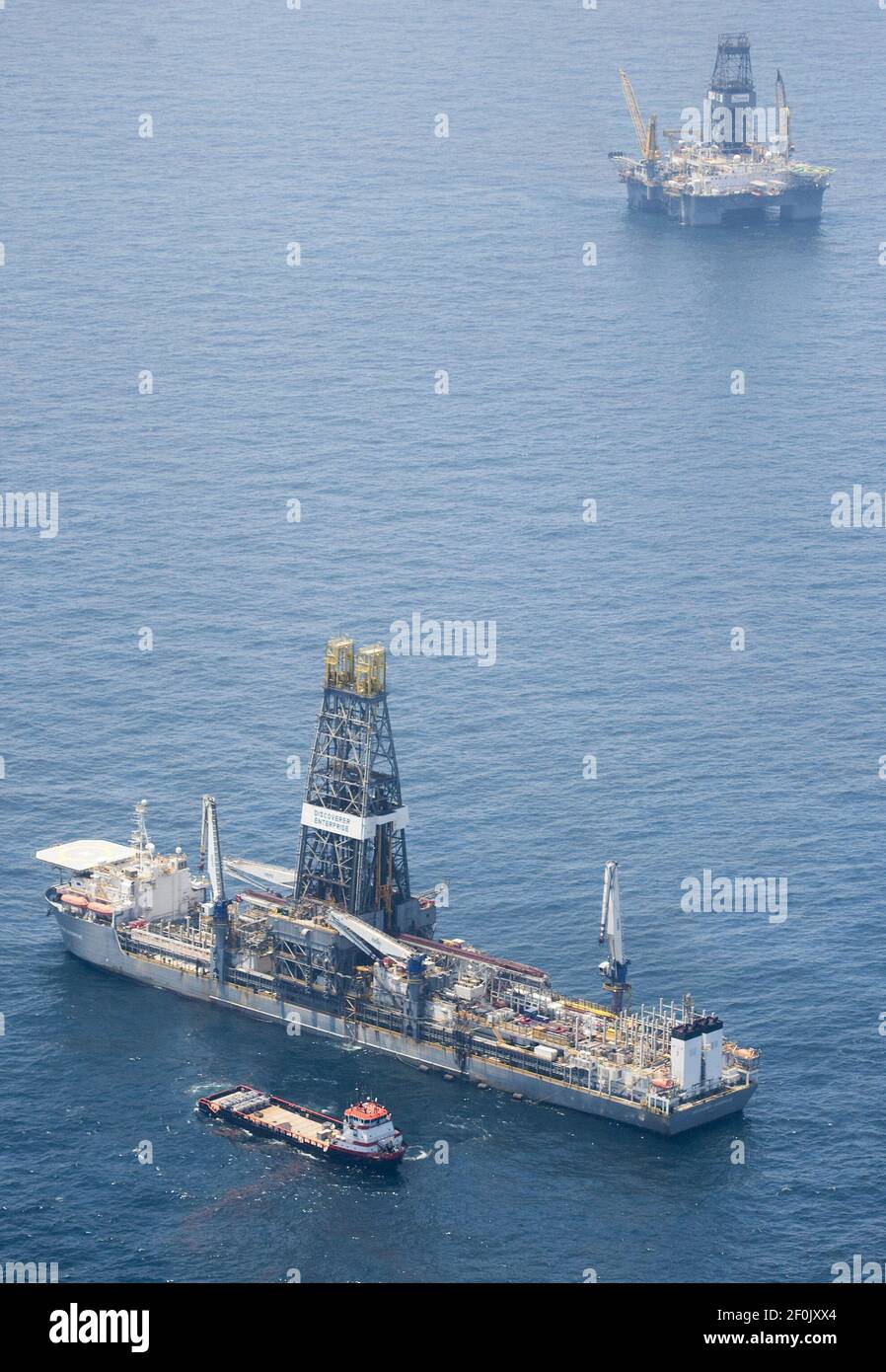 Drilling rigs and support ships work where a Deepwater Horizon drilling ...