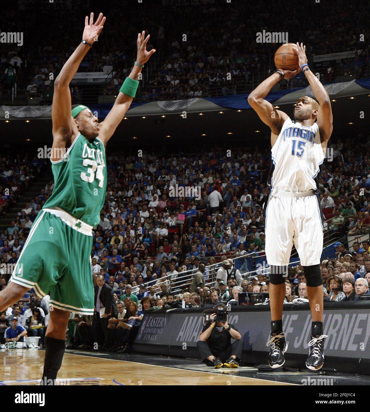 Vince Carter of the Orlando Magic (15) shoots over Paul Pierce of the ...