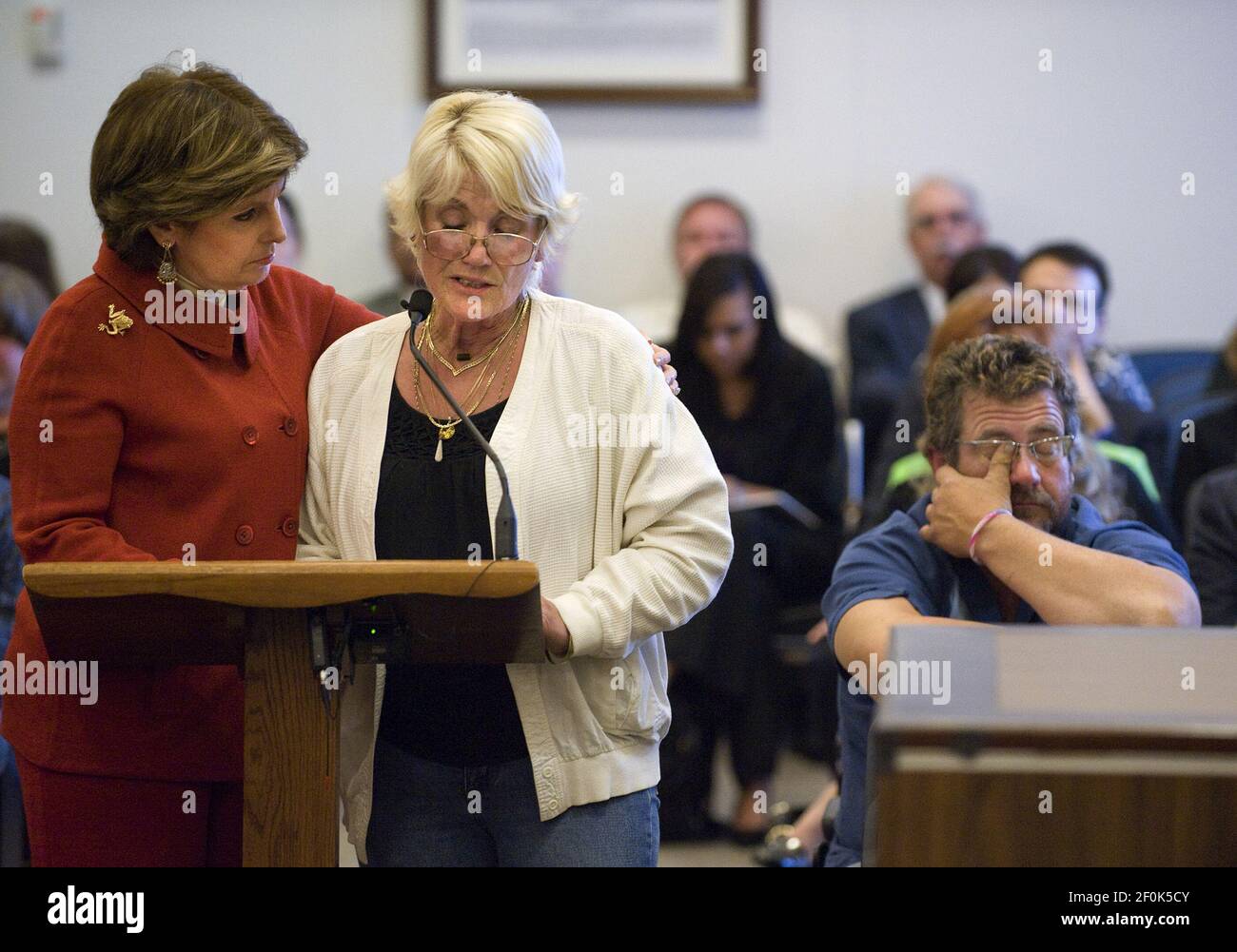 Attorney Gloria Allred, left, comforts Robin Samsoe's mother, Marianne ...