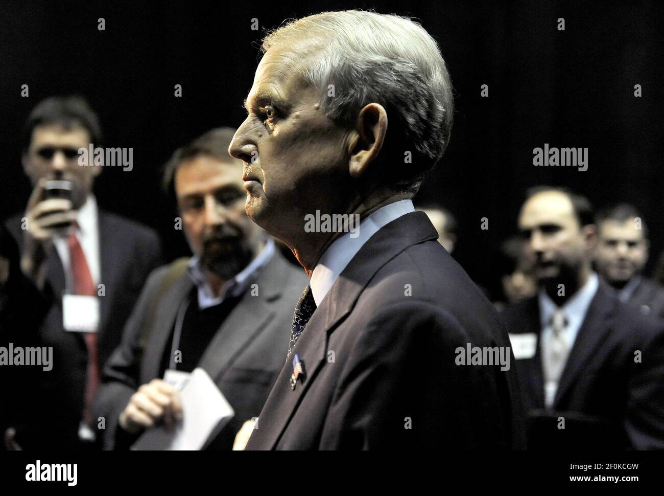 Former Congressman Rob Simmons, center, answers questions after a ...