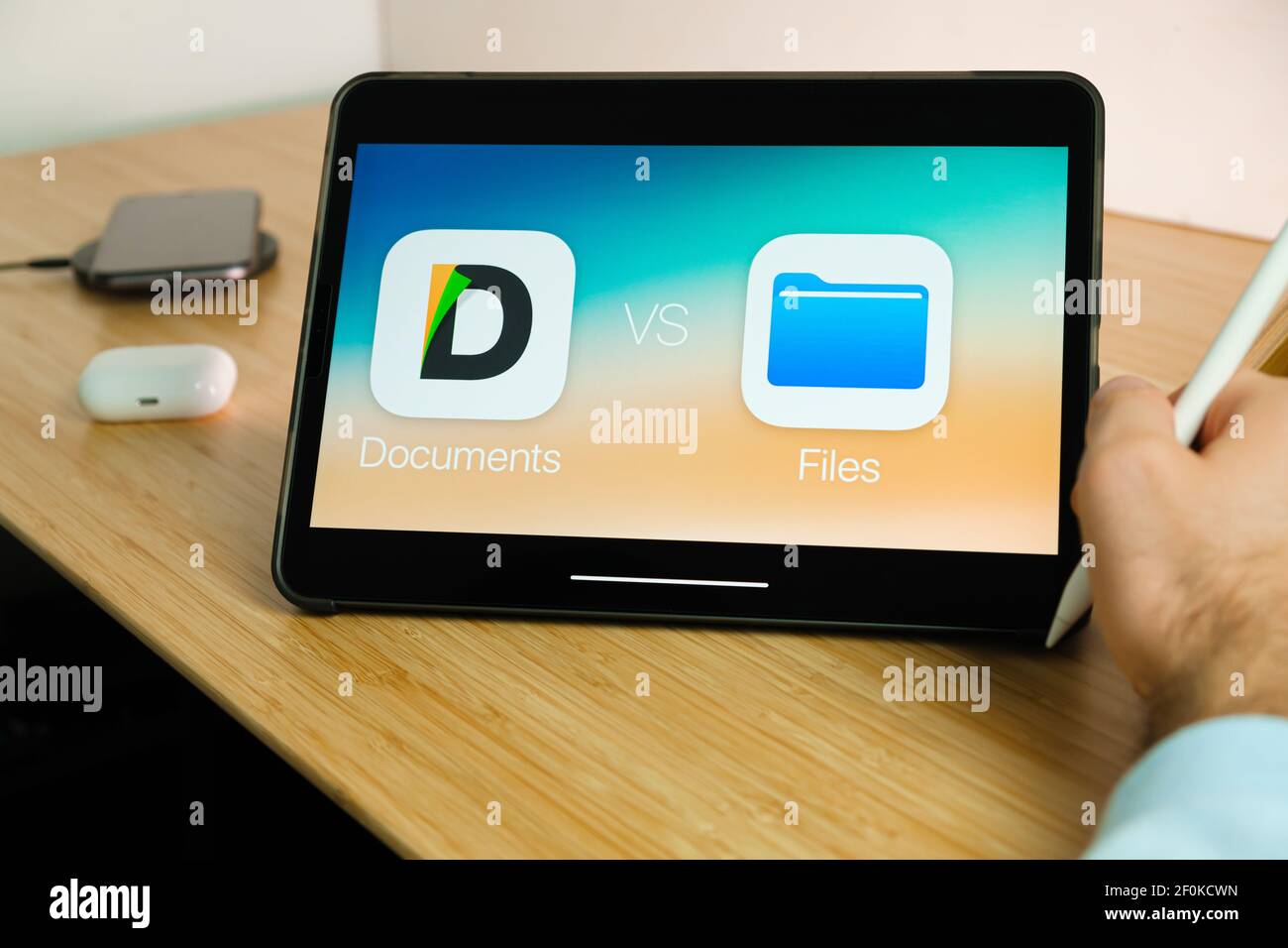Files vs documents hi-res stock photography and images - Alamy