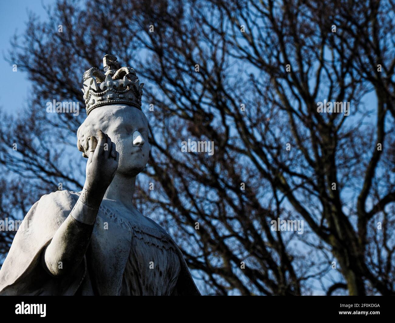 Queen Victoria Statue Stock Photo - Alamy