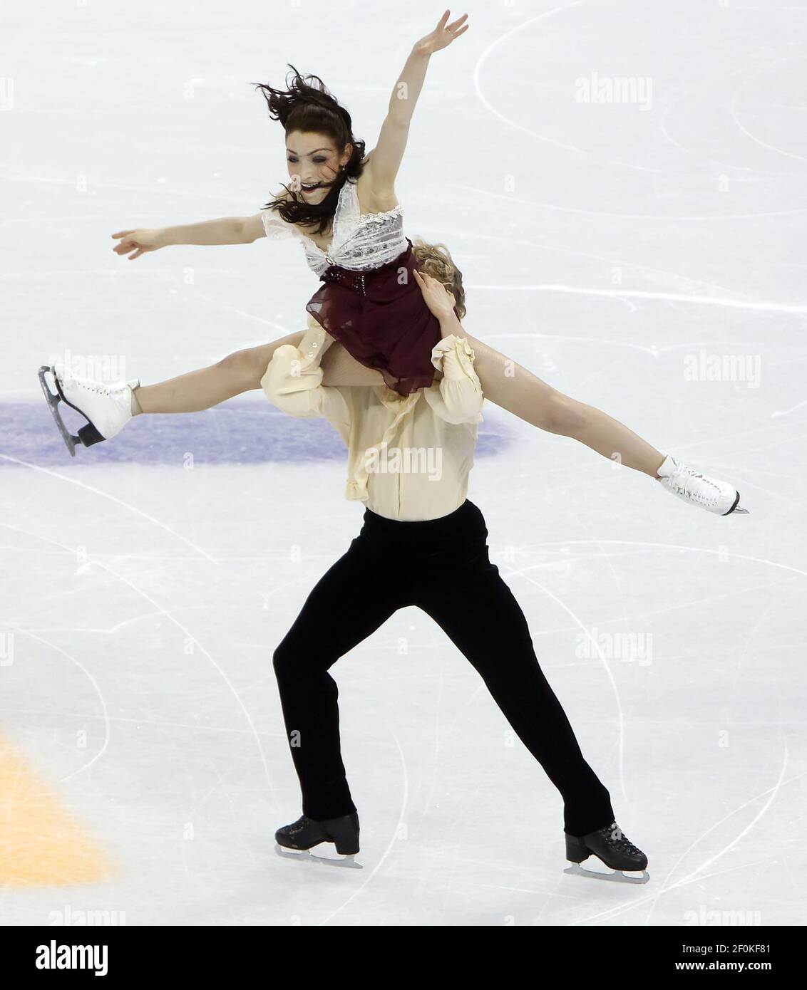 Meryl Davis and Charlie White of the United States skate in the ice ...
