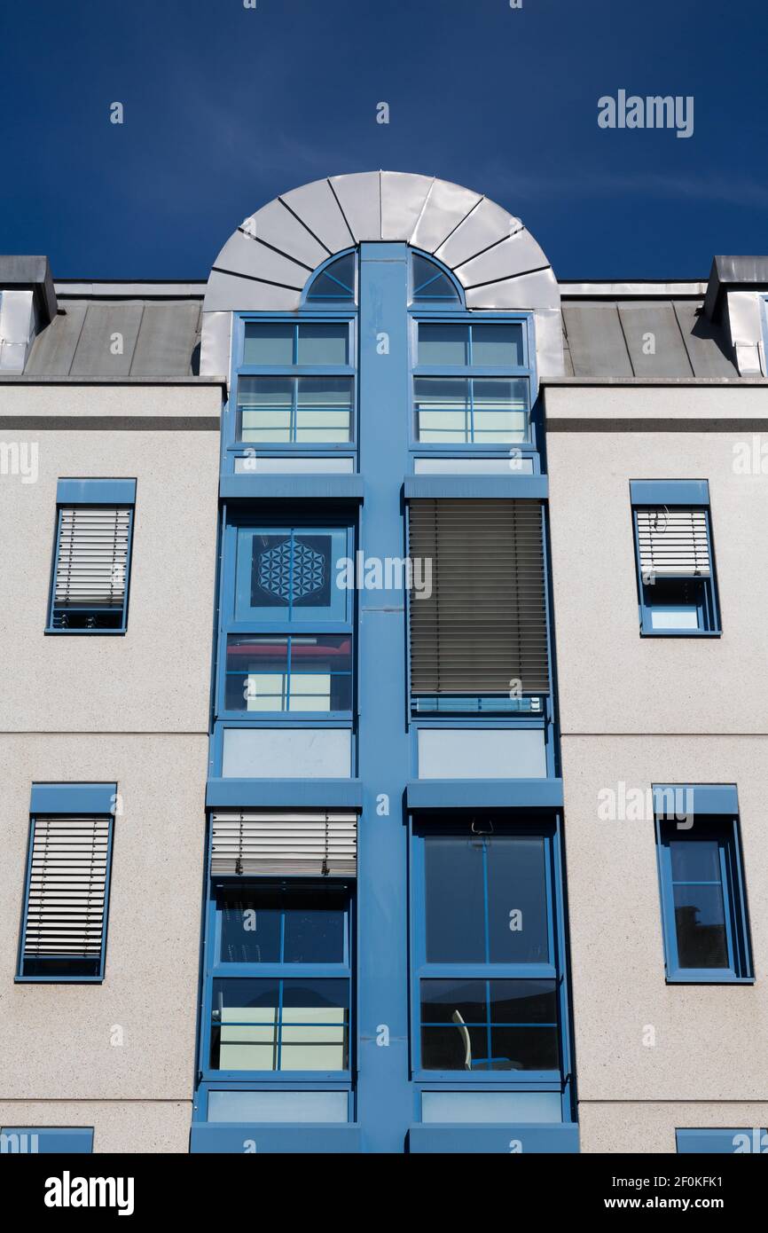 Blue building hi-res stock photography and images - Alamy