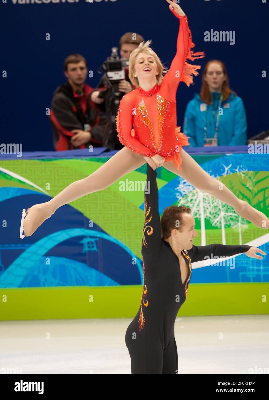 Caydee Denney and Jeremy Barrett of the United States compete in the ...