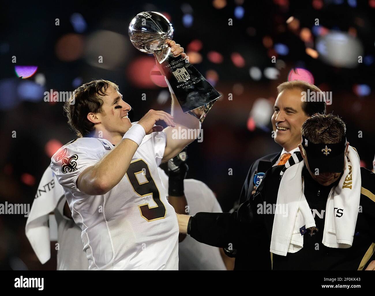 New Orleans Saints quarterback Drew Brees and celebrates with the ...
