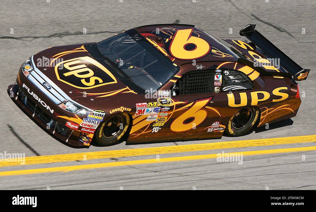 David Ragan drives his race car during qualifying for the Daytona 500 ...