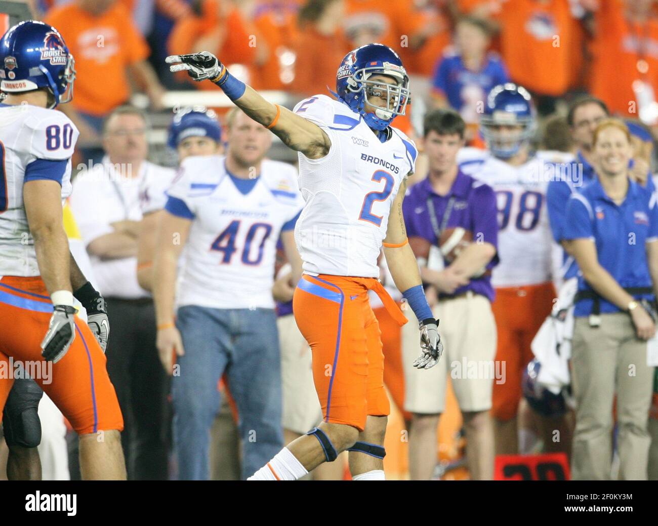 Boise State wide receiver Austin Pettis (2) signals a first down after ...