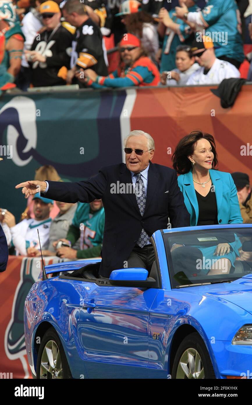 Legendary Miami Dolphins coach Don Shula and his wife, Mary Ann, waves ...