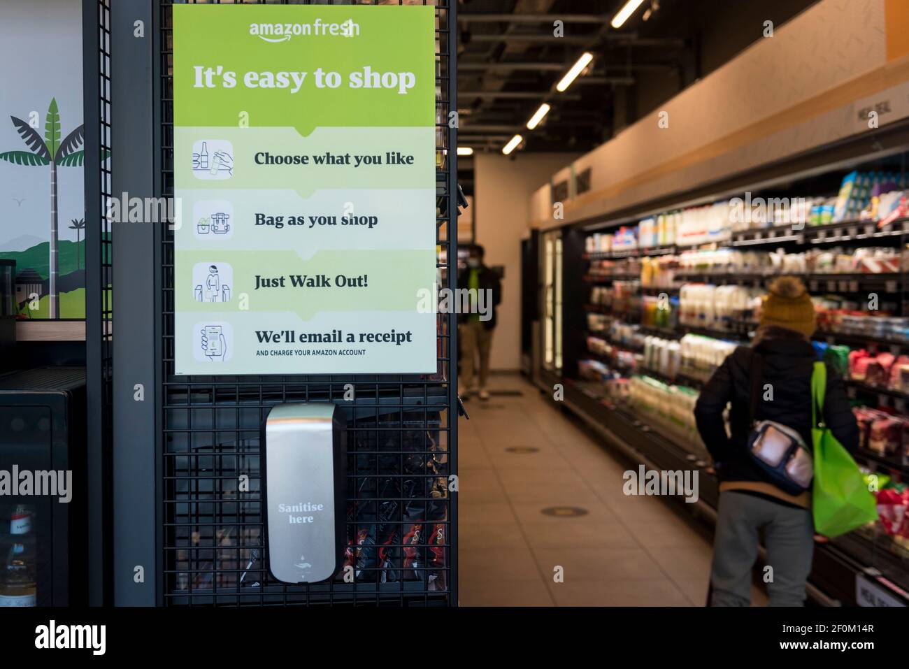 Amazon fresh store london hi-res stock photography and images - Alamy