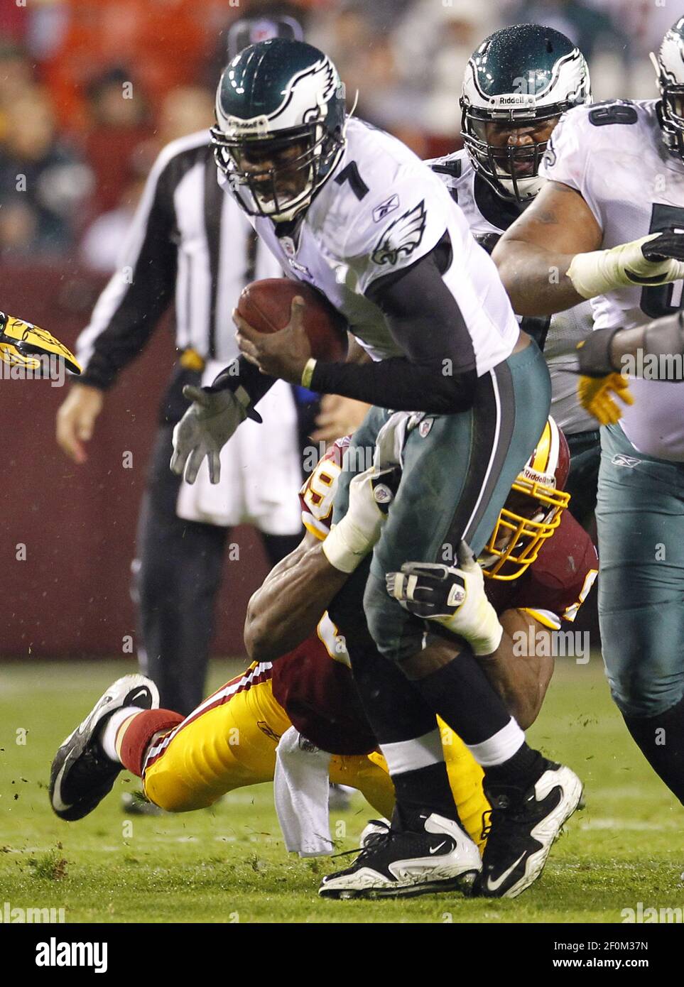 Philadelphia Eagles quarterback Michael Vick (7) gets sacked by the ...