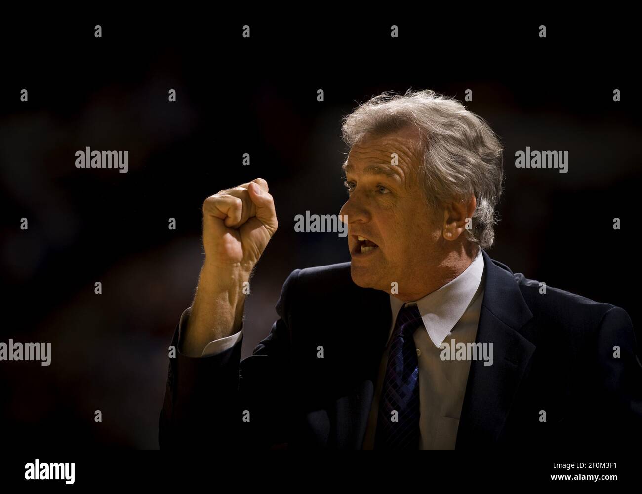 Sacramento Kings head coach Paul Westphal urges on his team during 4th ...