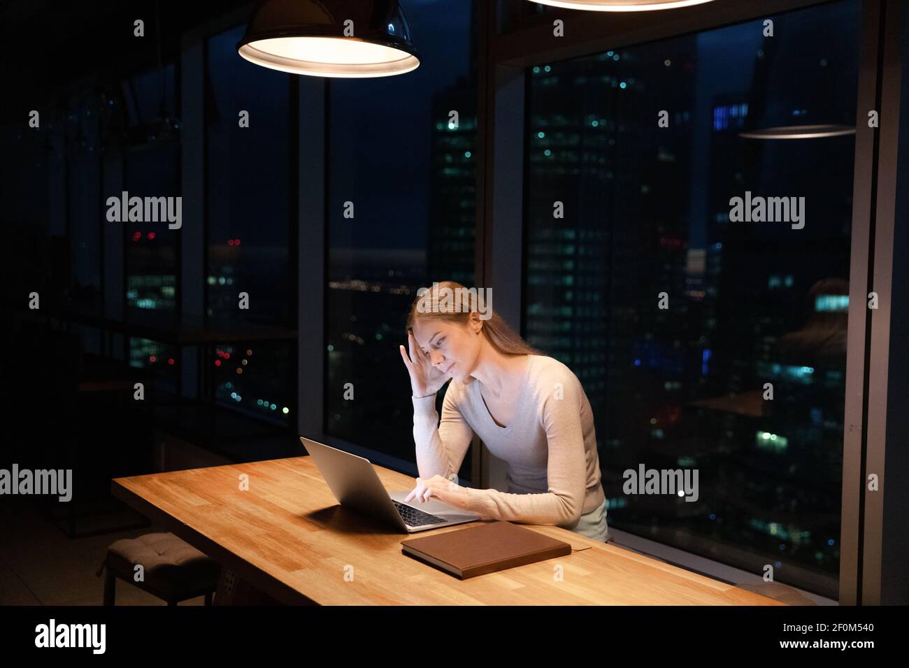 Overtime and office alone hi-res stock photography and images - Alamy