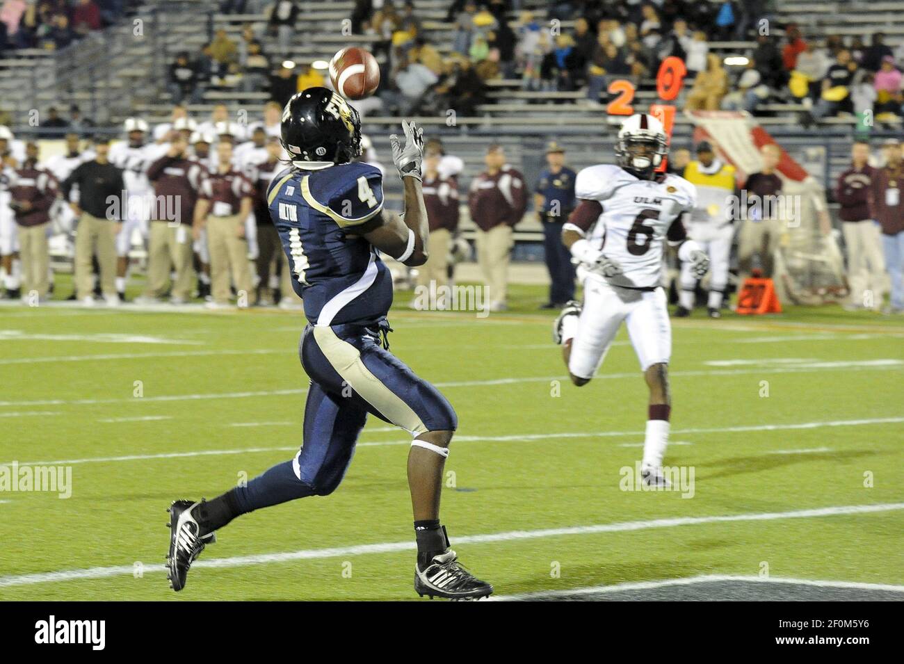 Florida International wide receiver T.Y. Hilton (4) catches a pass in ...