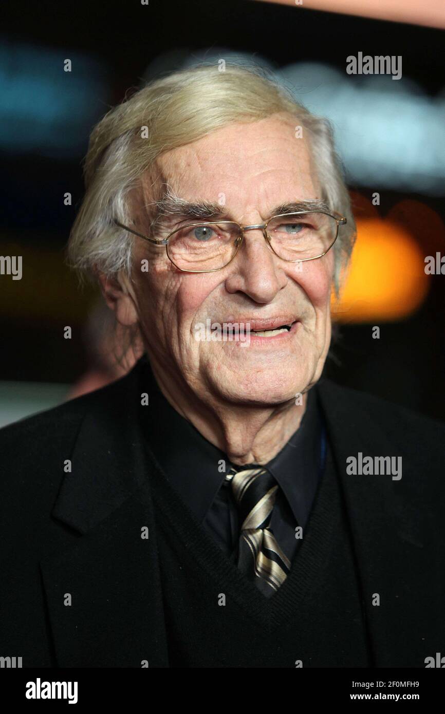 02 November 2009- Hollywood, California- Actor Martin Landau arrives at ...