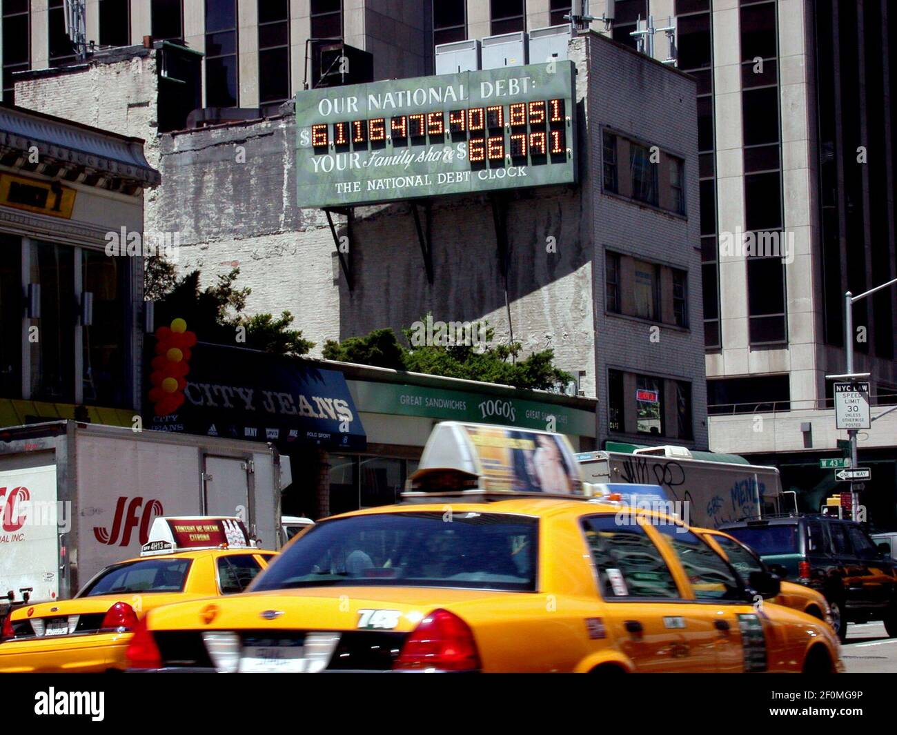 The late Real Estate mogul Seymour Durst's National Debt Clock is ...