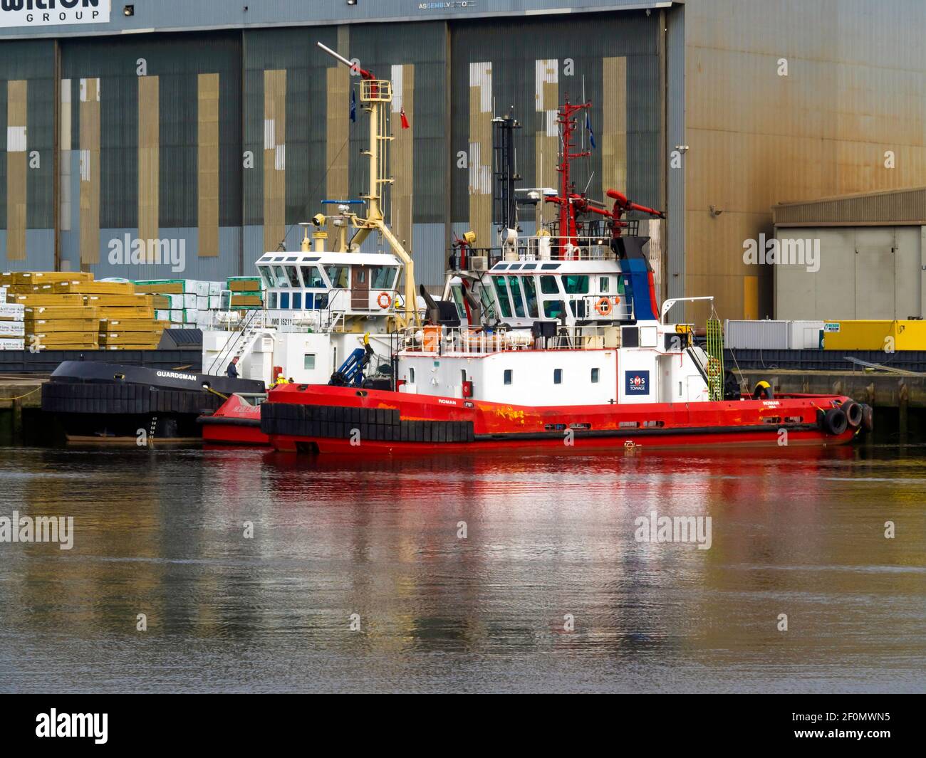 Port two tug boats hi-res stock photography and images - Alamy