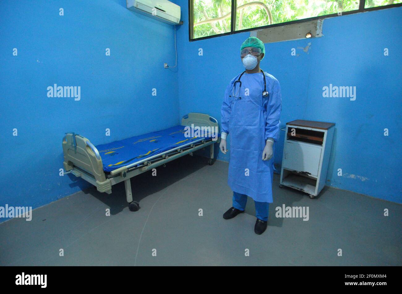 A Medical staff officers in a quarantine room during a Simulation of ...