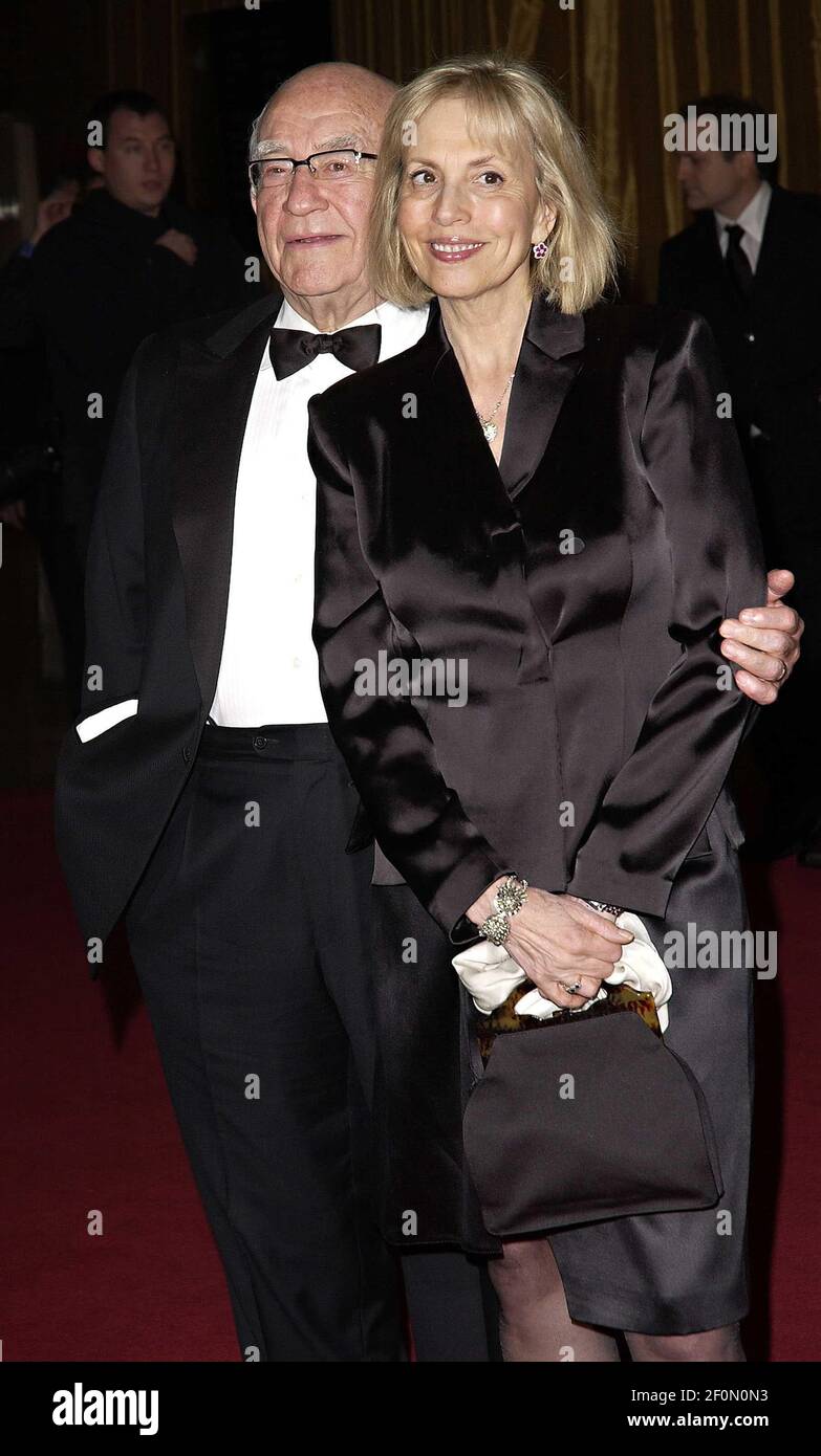 20 February 2005 - Beverly Hills, California - Ed Asner and wife Cindy ...