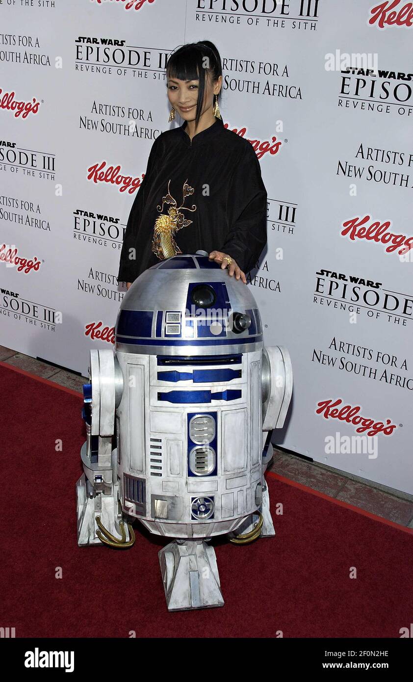 12 May 2005 Westwood California R2 D2 And Bai Ling Star Wars 12 May 2005 Westwood California R2 D2 And Bai Ling Star Wars