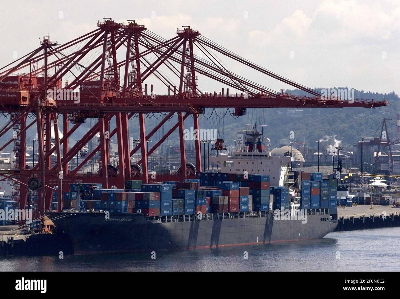 25 June 2005 - Seattle, WA - Freight ship the Yokohama Senator is ...