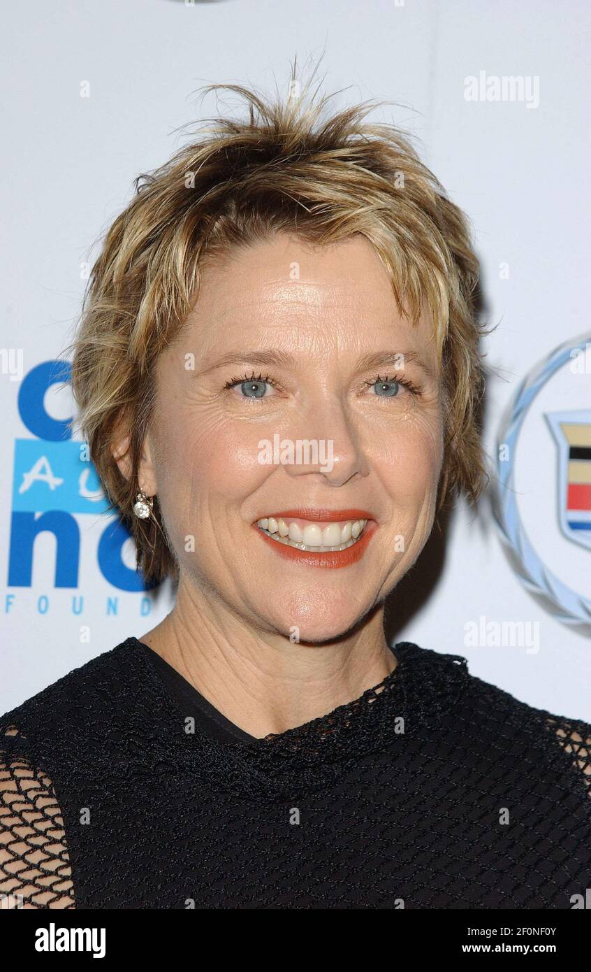 6 November 2005 - Beverly Hills, California - Annette Bening. Cure ...
