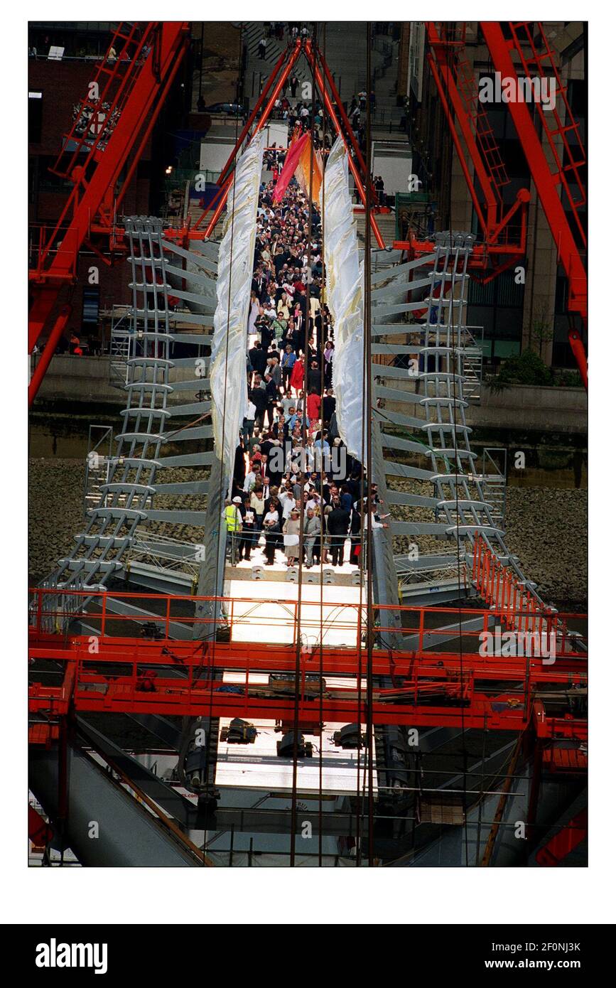 Queen Elizabeth The Millennium Bridge May 2000The Queen inaugurates the ...