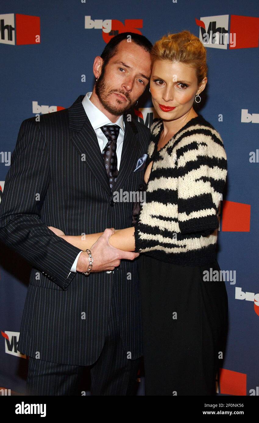 3 December 2005 - Culver City, California - Scott Weiland with wife ...