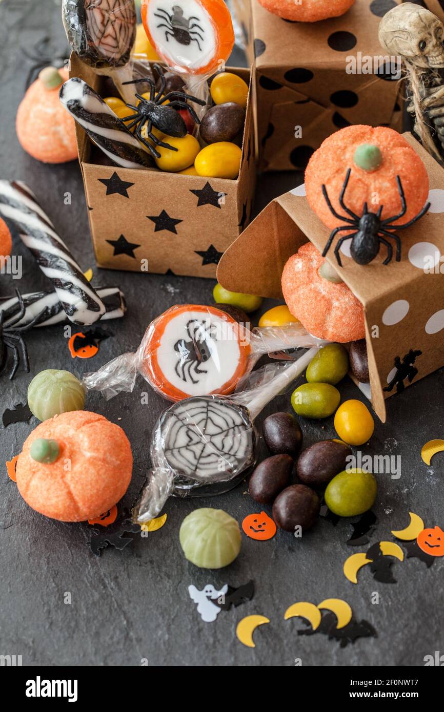 Halloween candy hi-res stock photography and images - Alamy