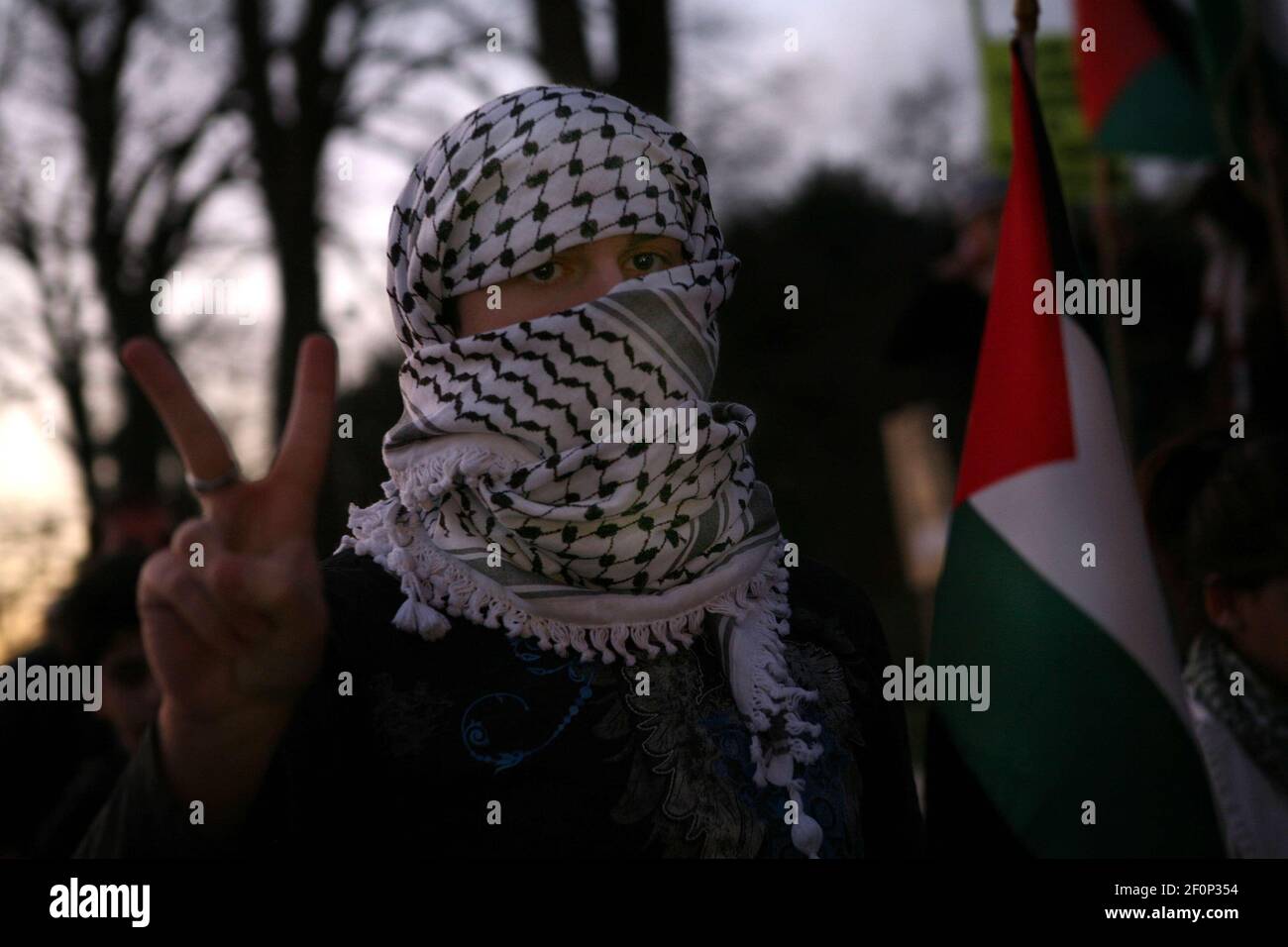 30 December 2008 - Washington, DC - Hundreds of people carry ...