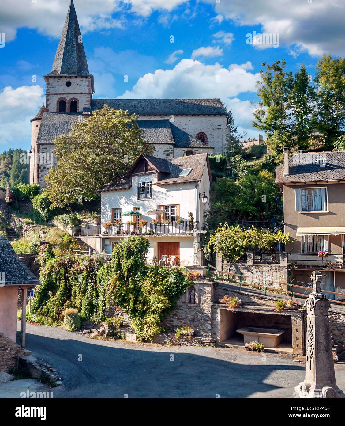 Historic hillside village conques france hi-res stock photography and ...