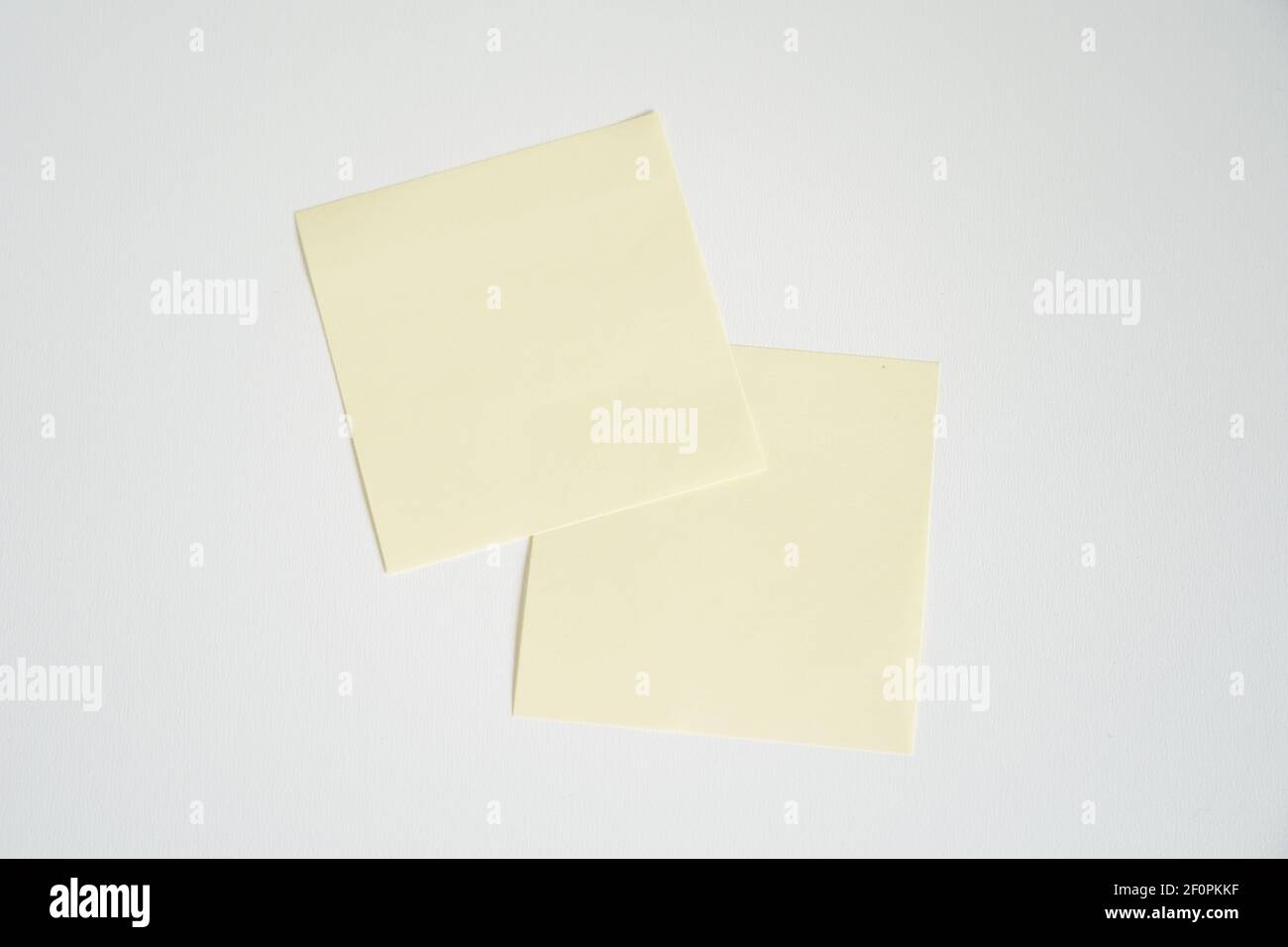 Two yellow blank sticky notes hi-res stock photography and images - Alamy