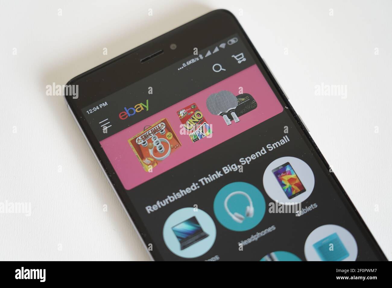 Ebay app phone hi-res stock photography and images - Alamy