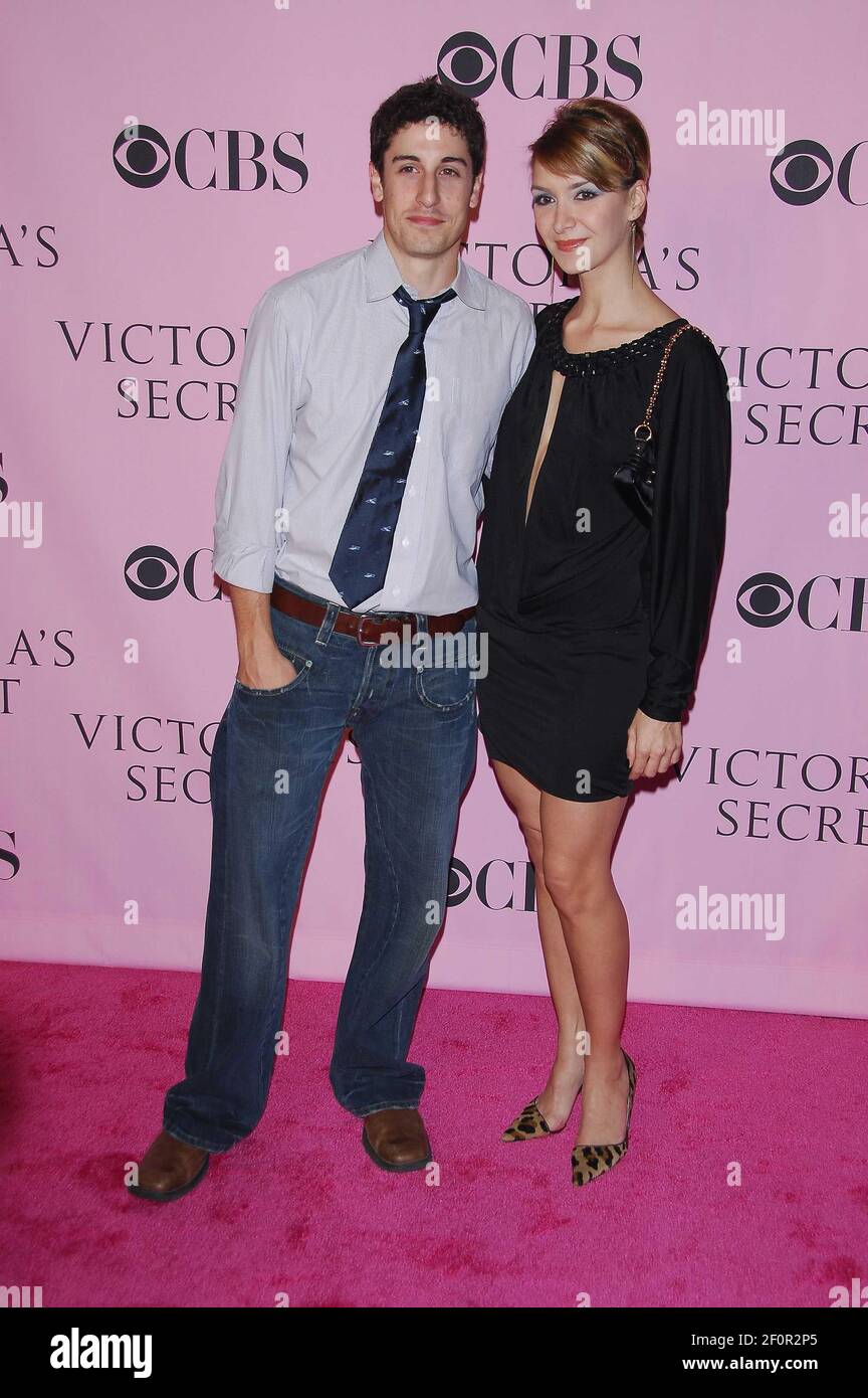 Jason Biggs and Lindsay Zir. 16 November 2006 - Hollywood, California ...