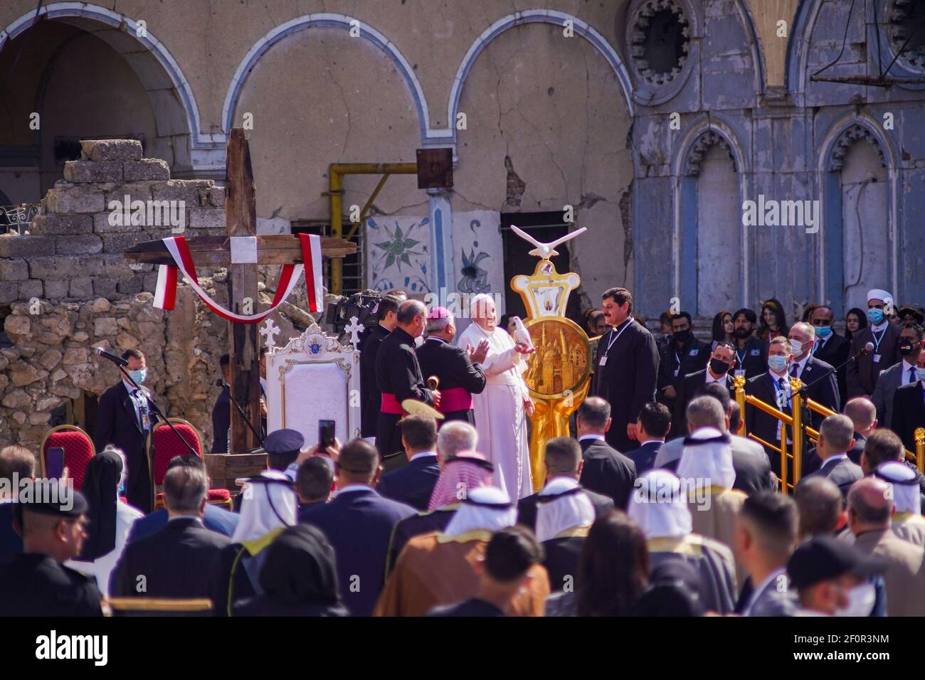 Pope francis dove hi-res stock photography and images - Alamy