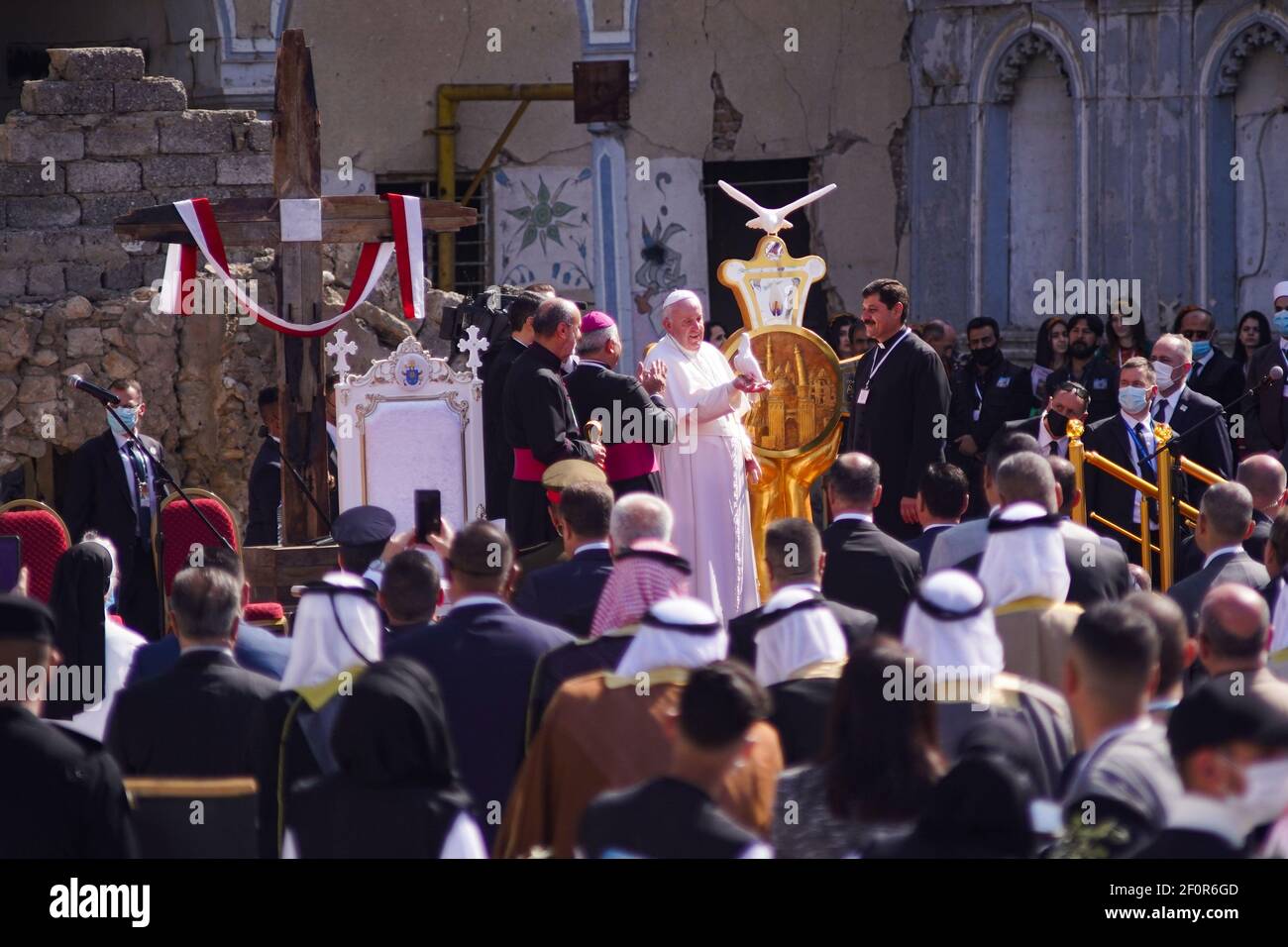 Pope francis dove hi-res stock photography and images - Alamy