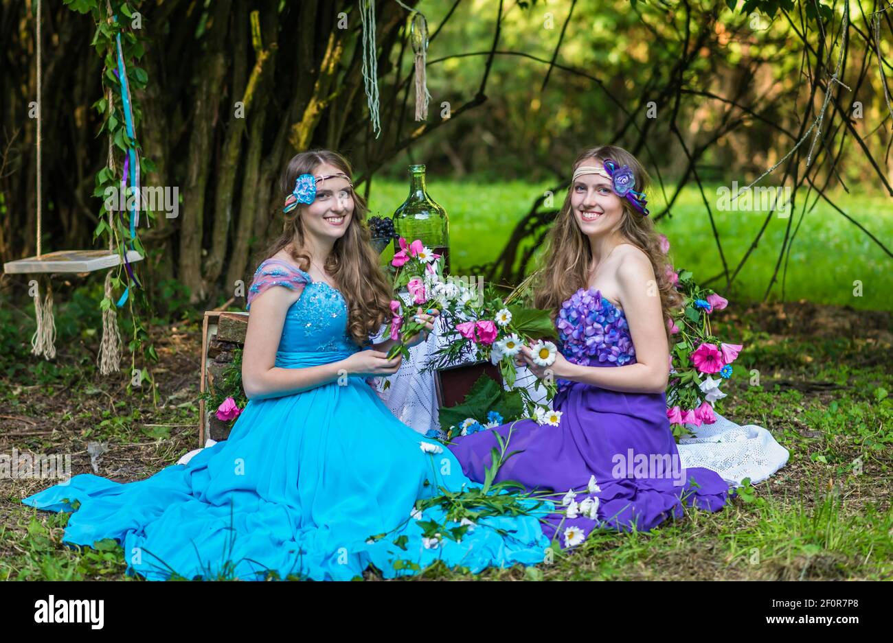 Two happy twin sisters with hi-res stock photography and images - Alamy