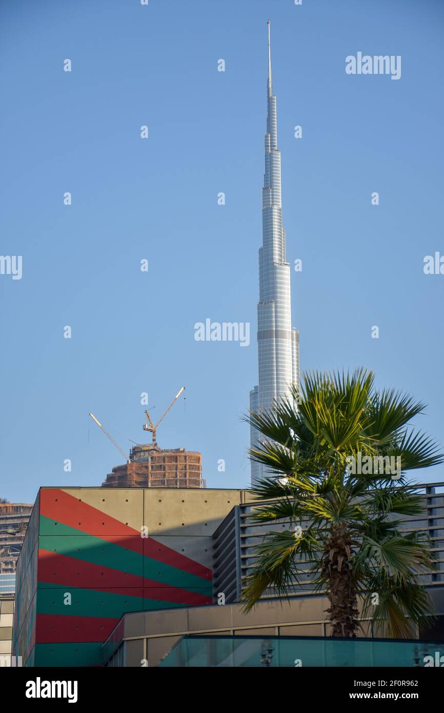 Bahrain skyscraper building united tower hi-res stock photography and ...