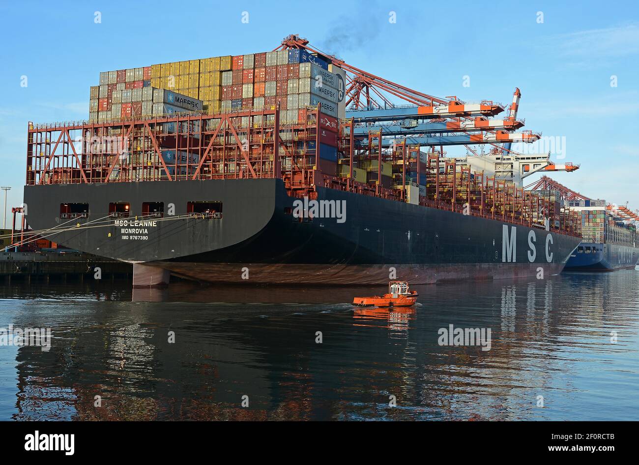 Container ships and mooring boat, Container Terminal Burchardkai, Port ...