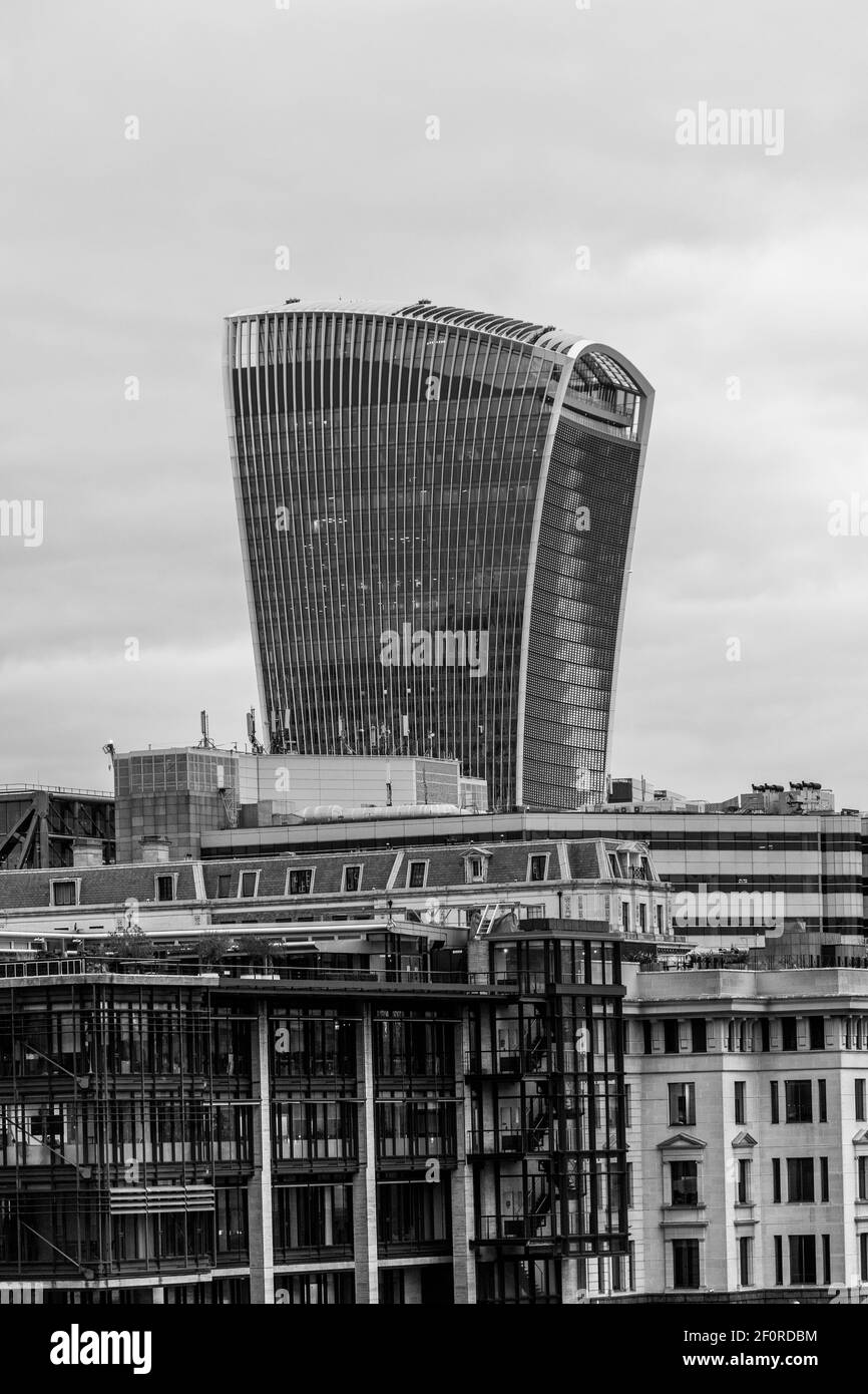 Thames street lights Black and White Stock Photos & Images - Alamy