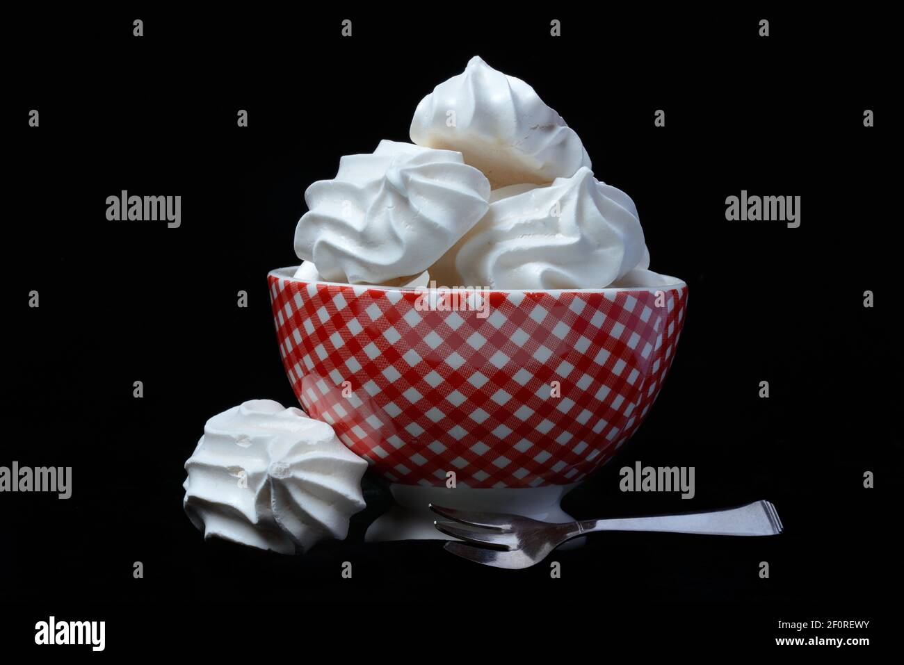 Meringue shell hi-res stock photography and images - Alamy